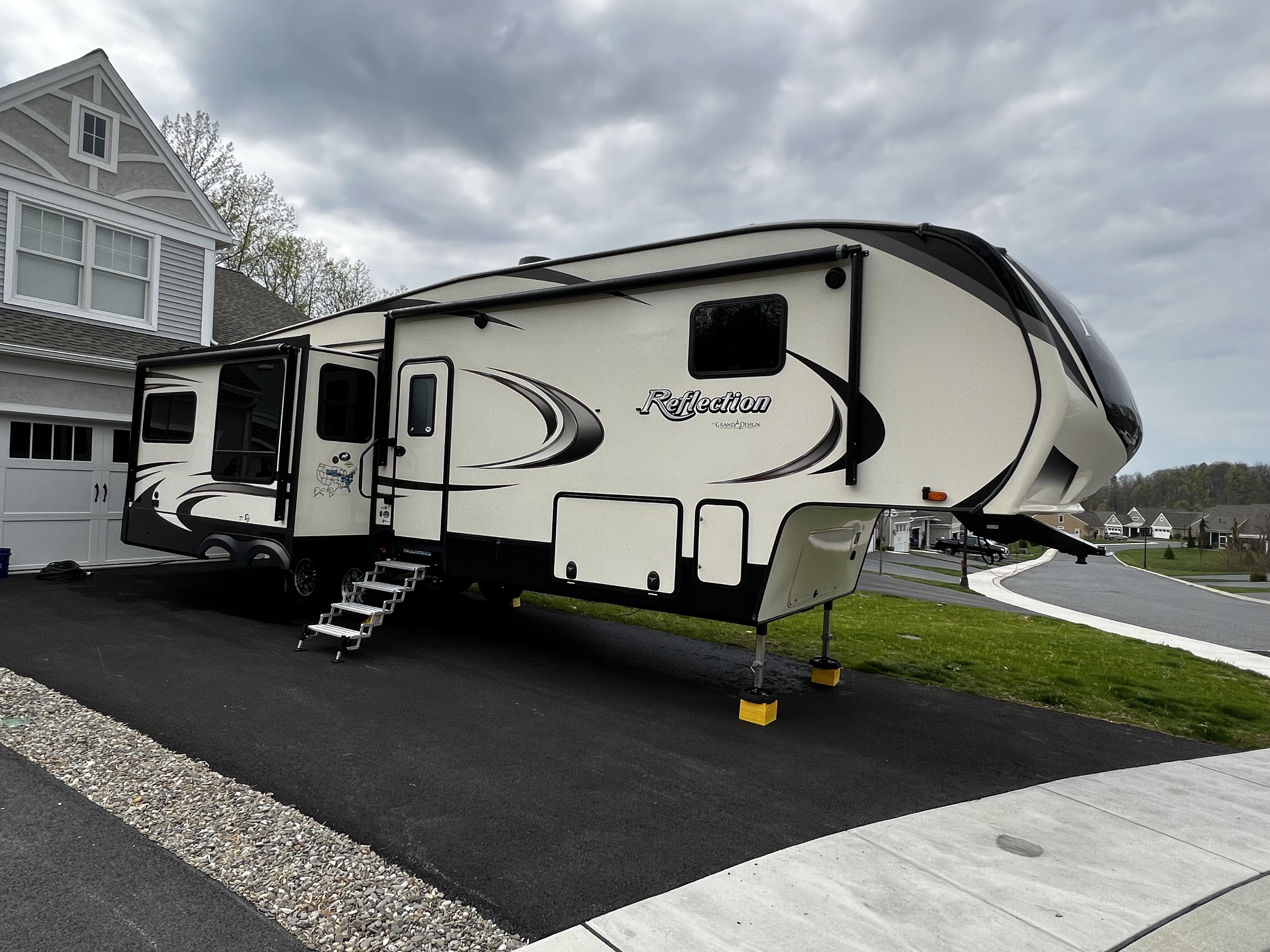 Reflection 337RLS For Sale - Grand Design Fifth Wheels Near Me - RV Trader