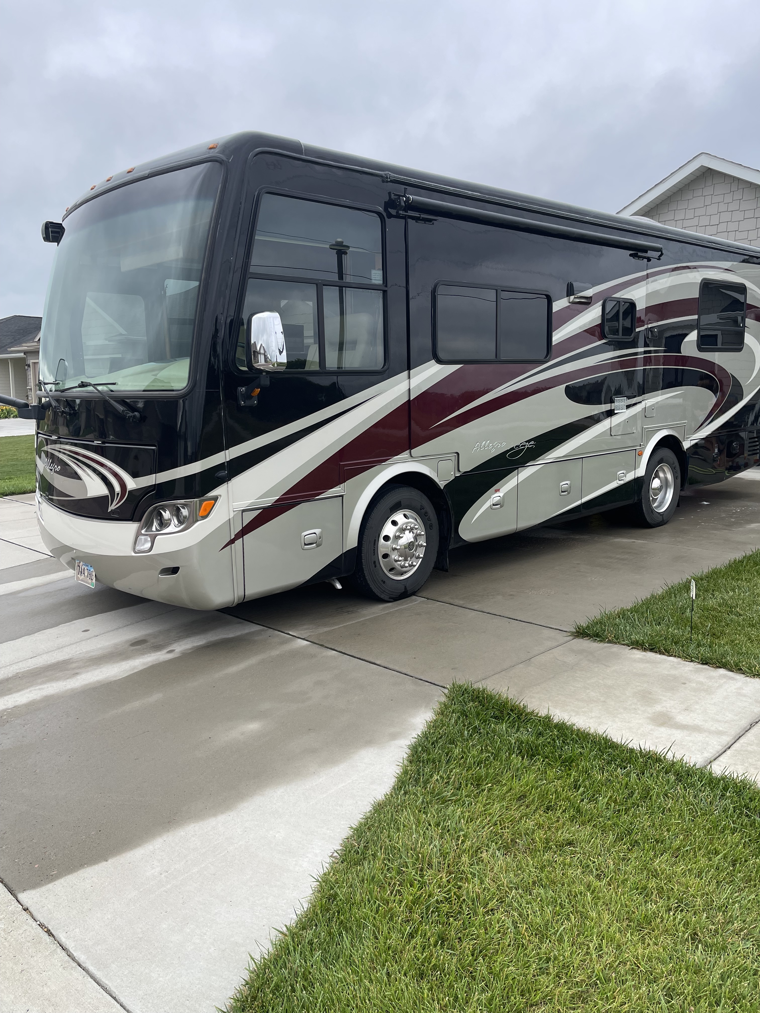 Allegro Breeze 28BR For Sale - Tiffin Motorhomes RVs Near Me - RV Trader