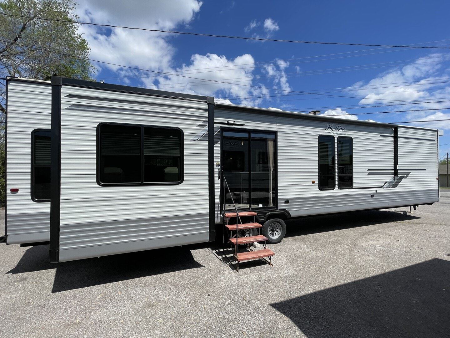 2023 Hy-Line HY44IKDN For Sale in Benton - RV Trader