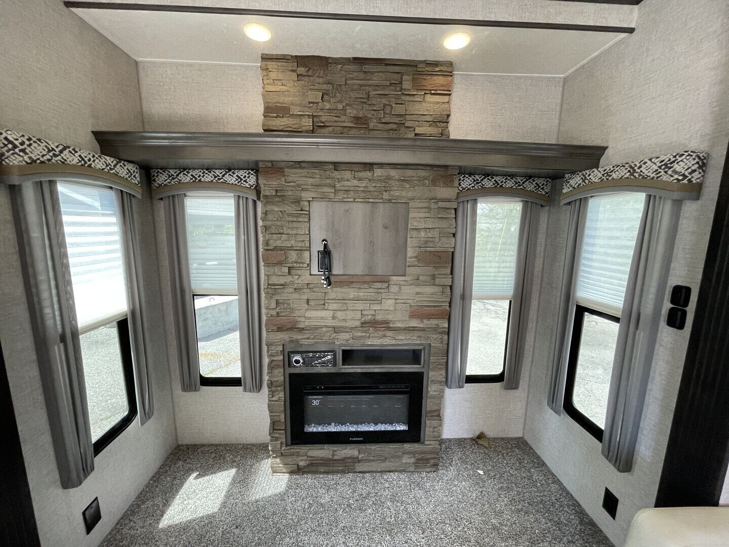 2023 Hy-Line HY44IKDN For Sale in Benton - RV Trader
