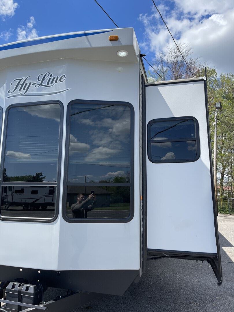 2023 Hy-Line HY44IKDN For Sale in Benton - RV Trader