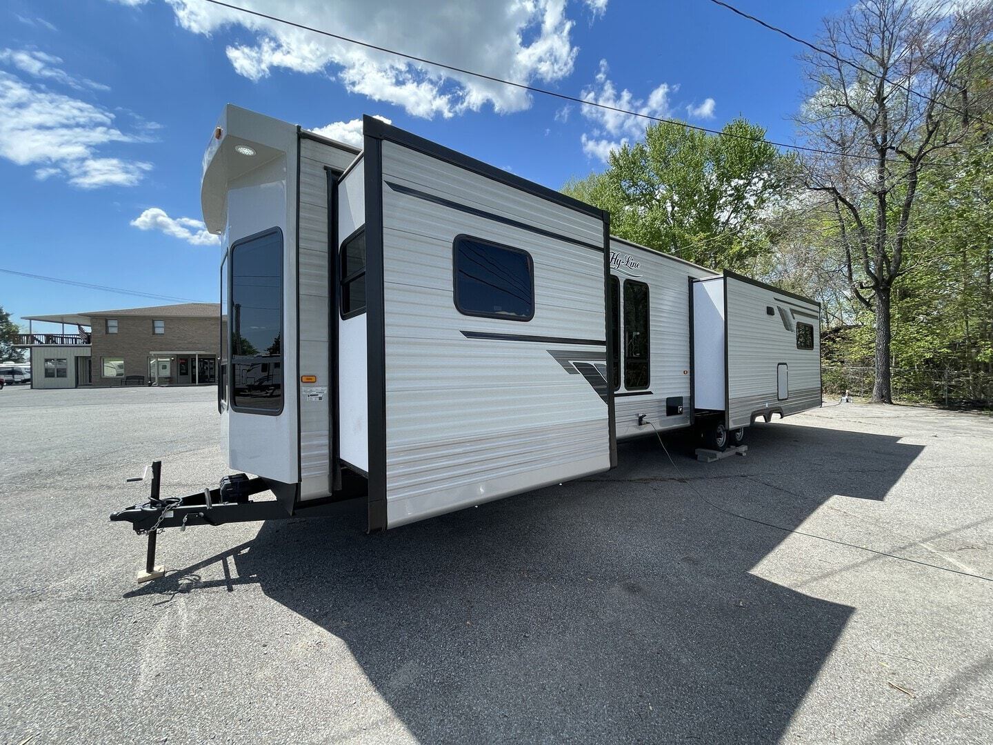 2023 Hy-Line HY44IKDN For Sale in Benton - RV Trader