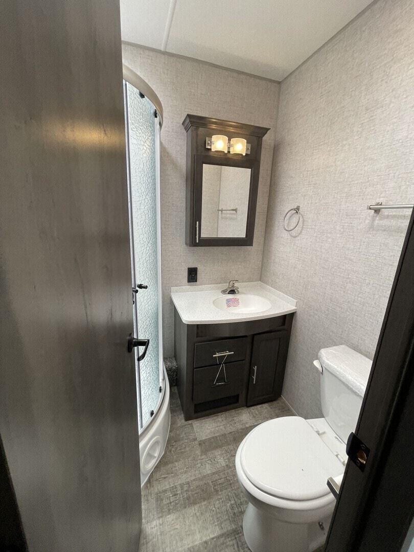 2023 Hy-Line HY44IKDN For Sale in Benton - RV Trader