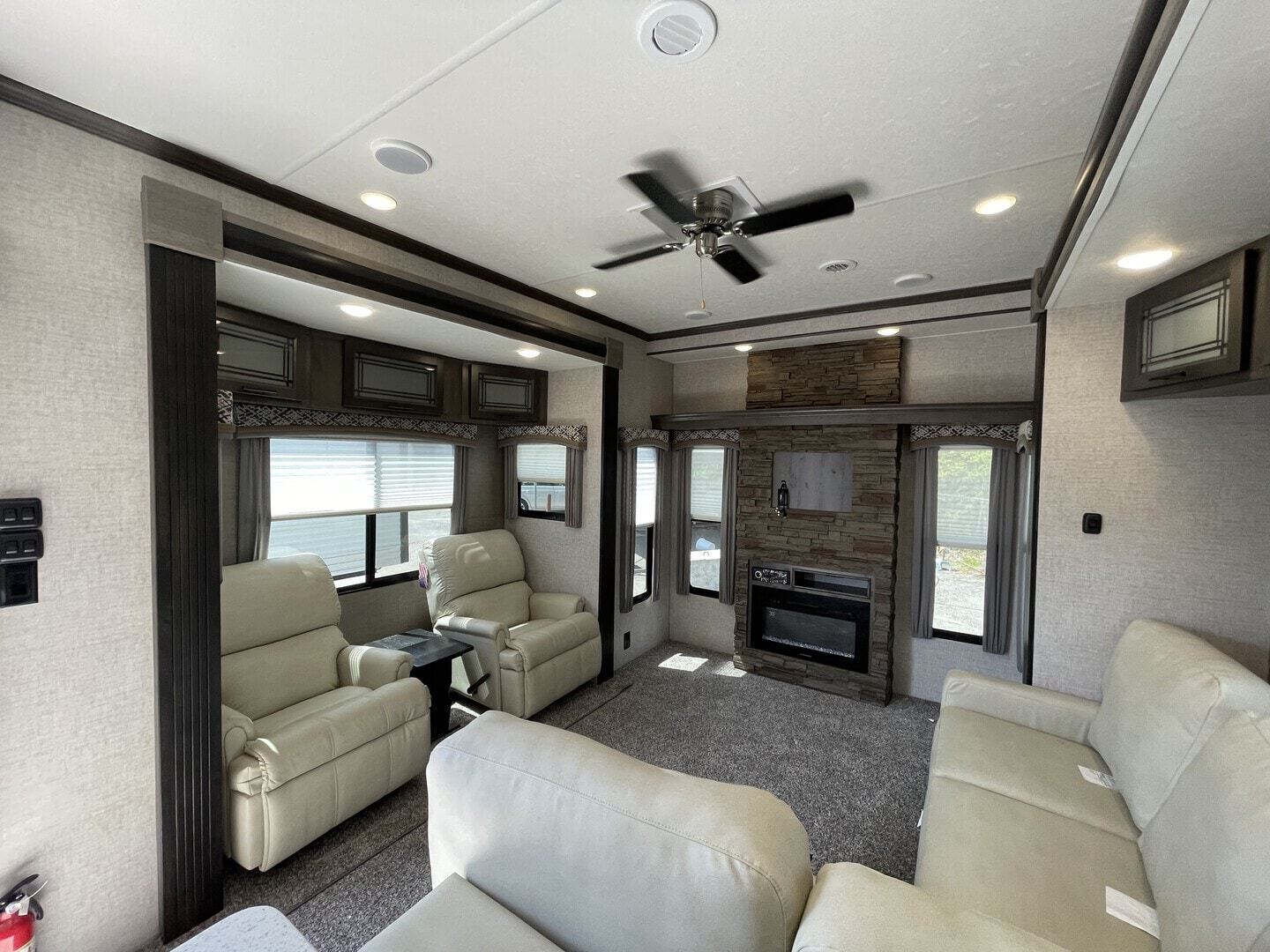 New 2023 Hy-Line HY44IKDN in Benton, KY - RV Trader