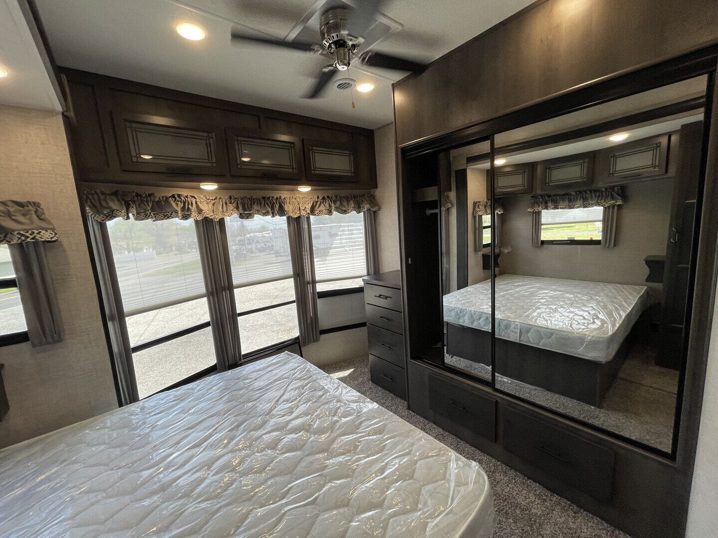 New 2023 Hy-Line HY44IKDN in Benton, KY - RV Trader