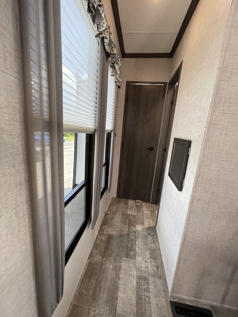 New 2023 Hy-Line HY44IKDN For Sale in Benton, KY - 5025761557 - RV Trader
