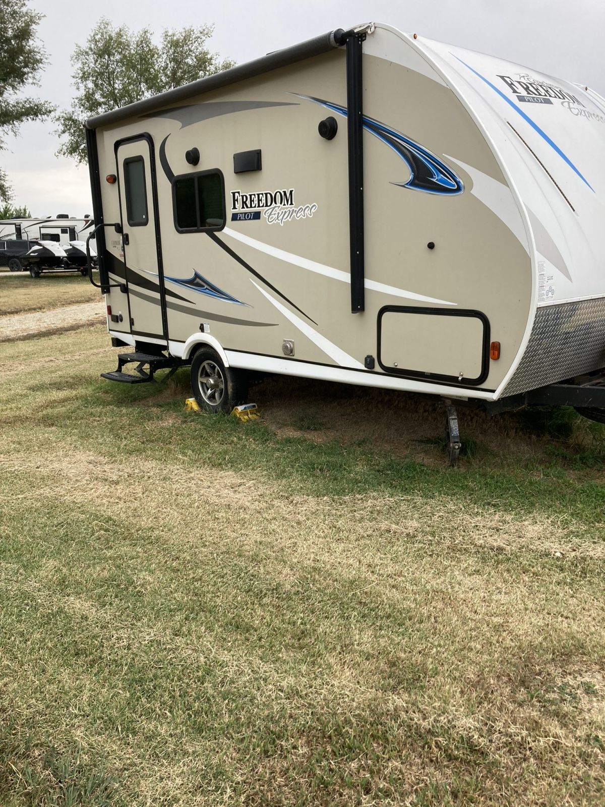 Herington, Kansas - Freedom Express Pilot For Sale - Coachmen Travel ...
