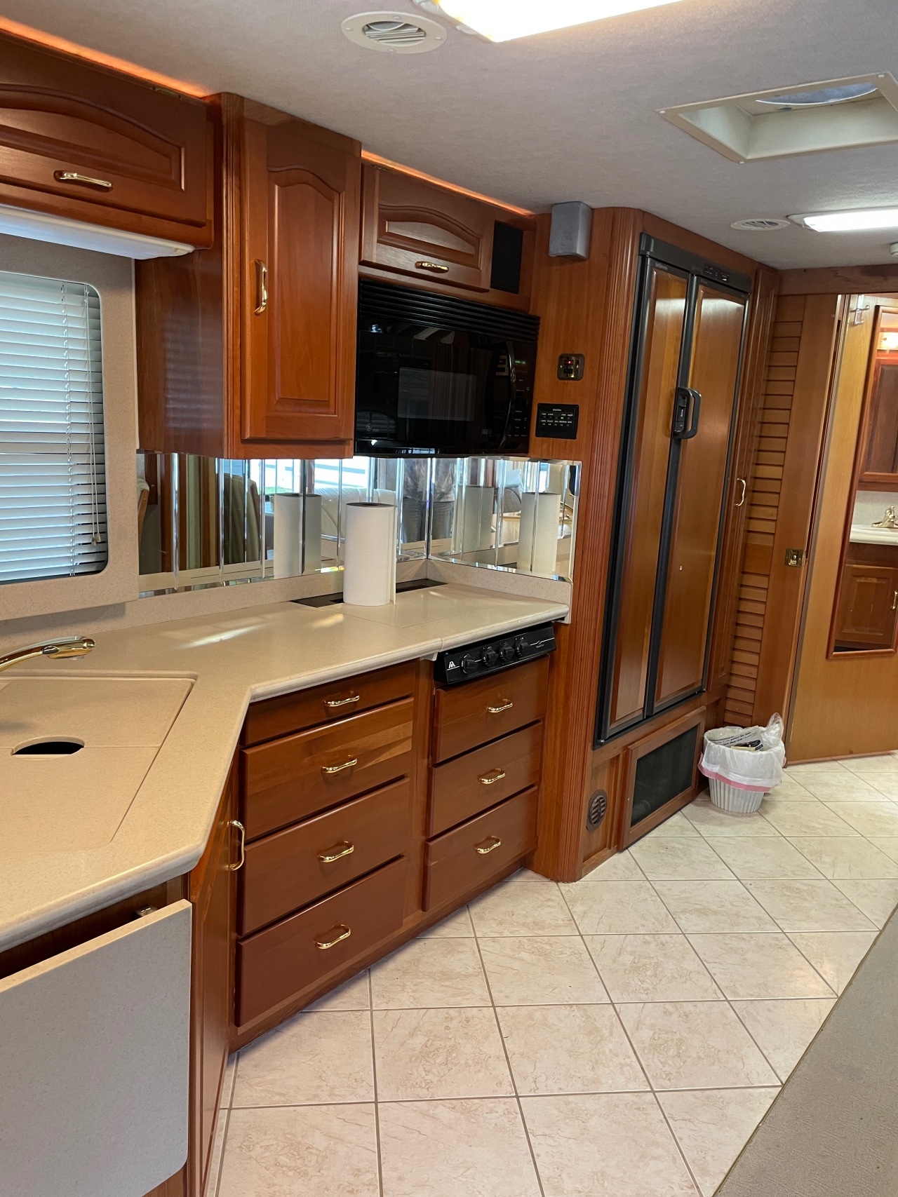 Used 2003 National Islander in Norco, CA - 5030624002 - RV Trader