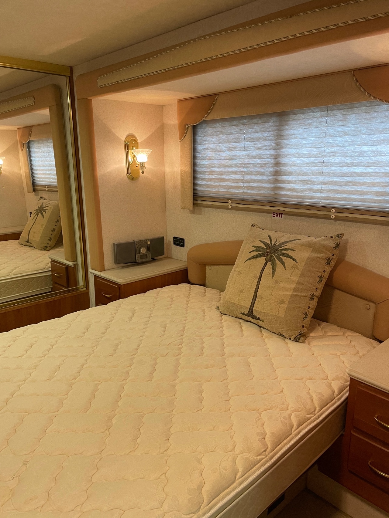 Used 2003 National Islander in Norco, CA - 5030624002 - RV Trader