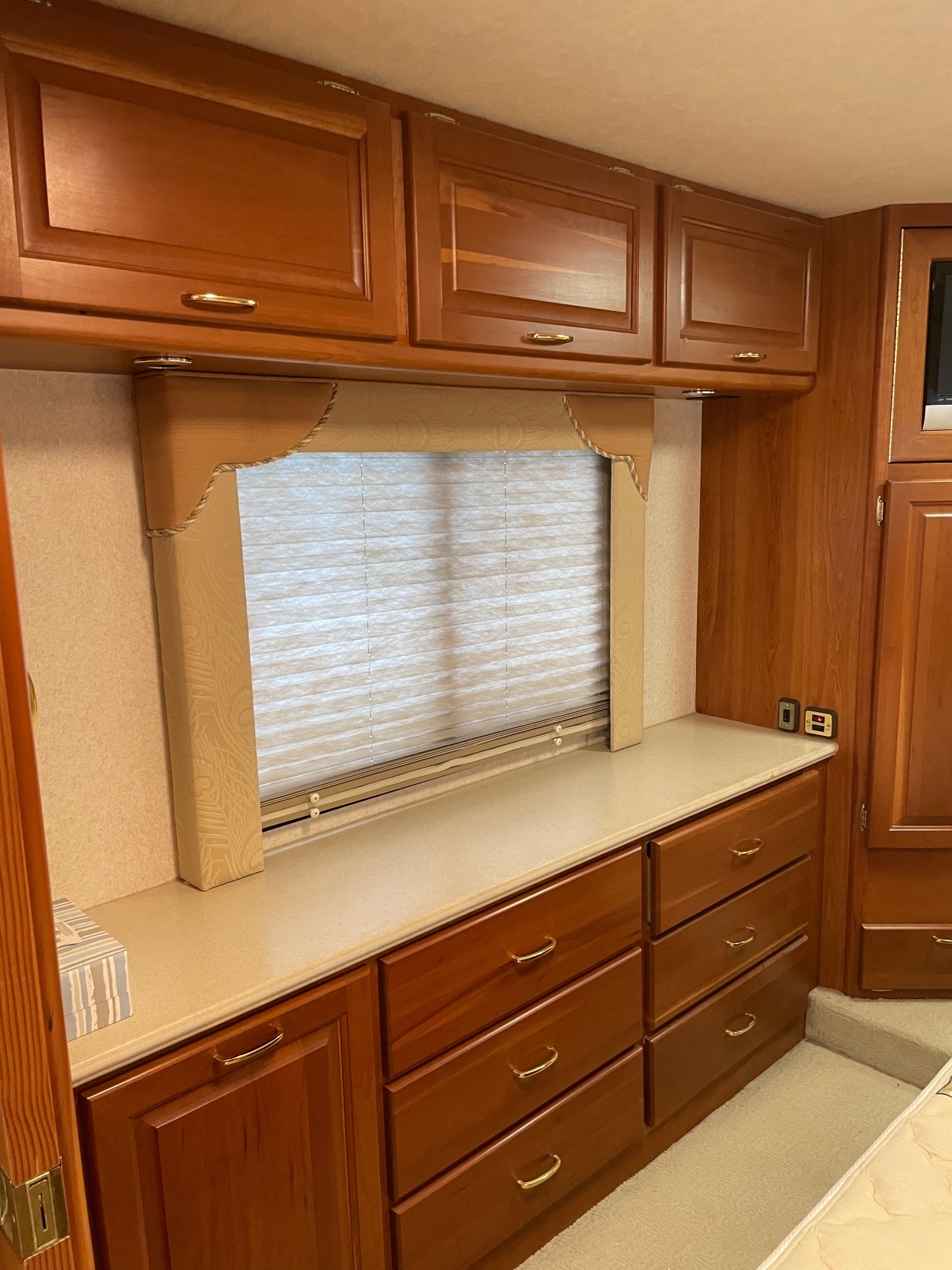 Used 2003 National Islander in Norco, CA - 5030624002 - RV Trader