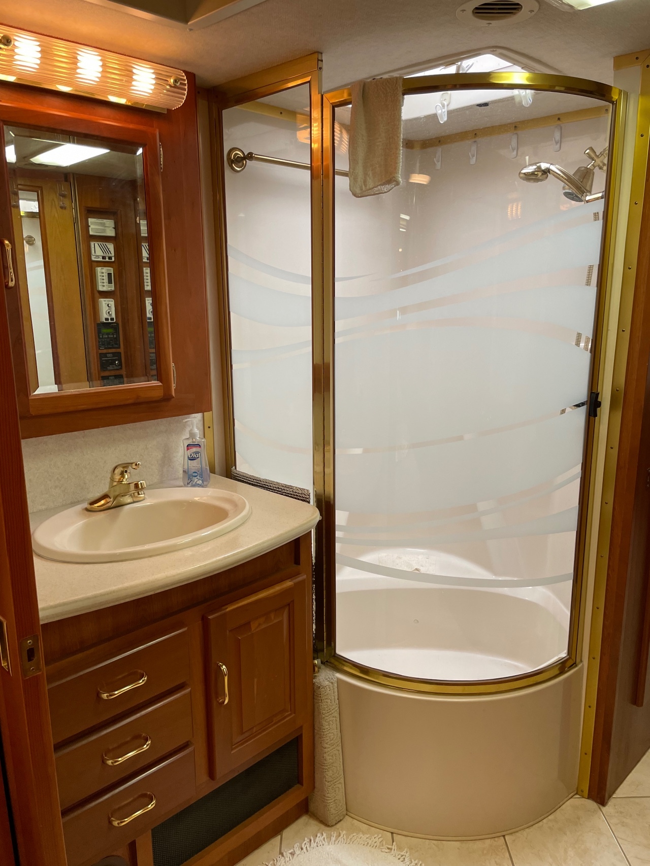 Used 2003 National Islander in Norco, CA - 5030624002 - RV Trader