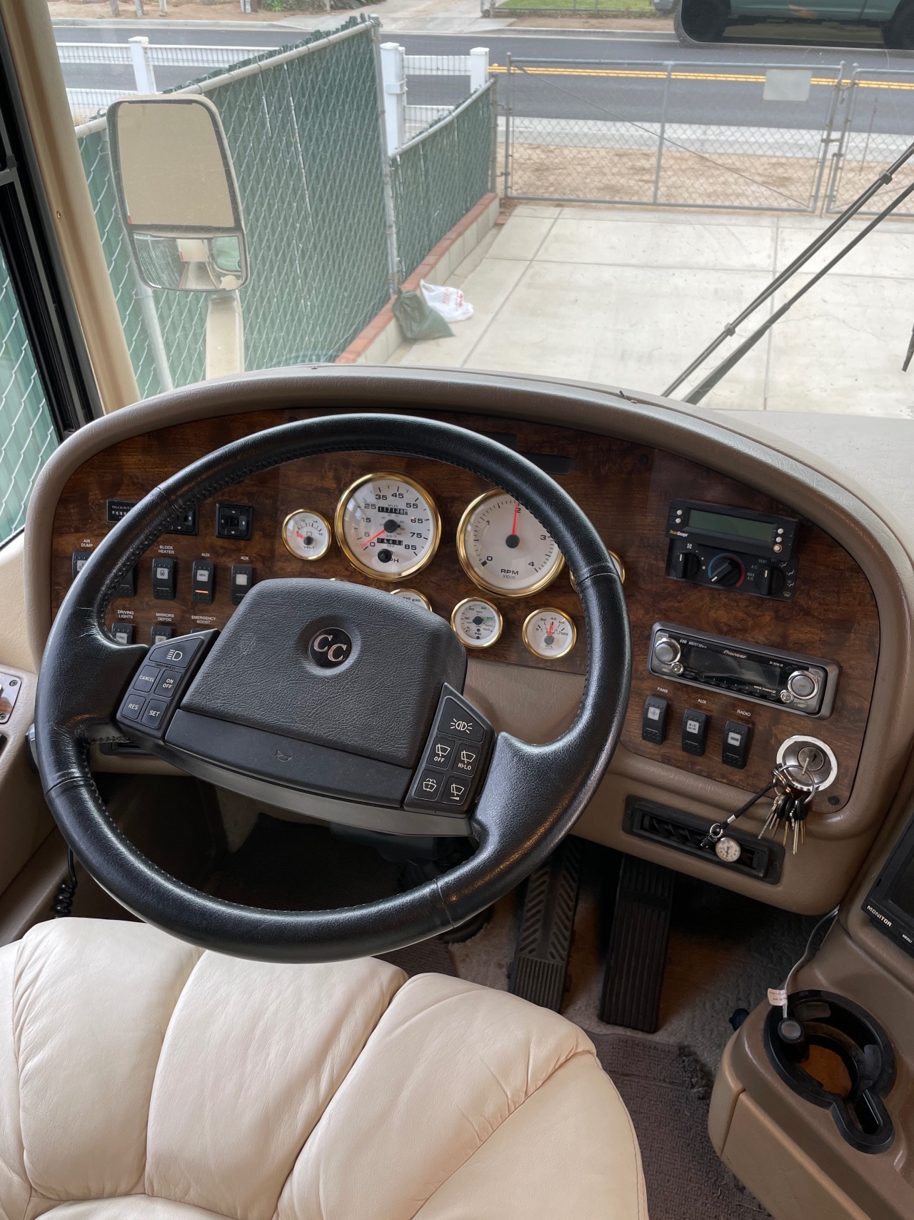 Used 2003 National Islander in Norco, CA - 5030624002 - RV Trader