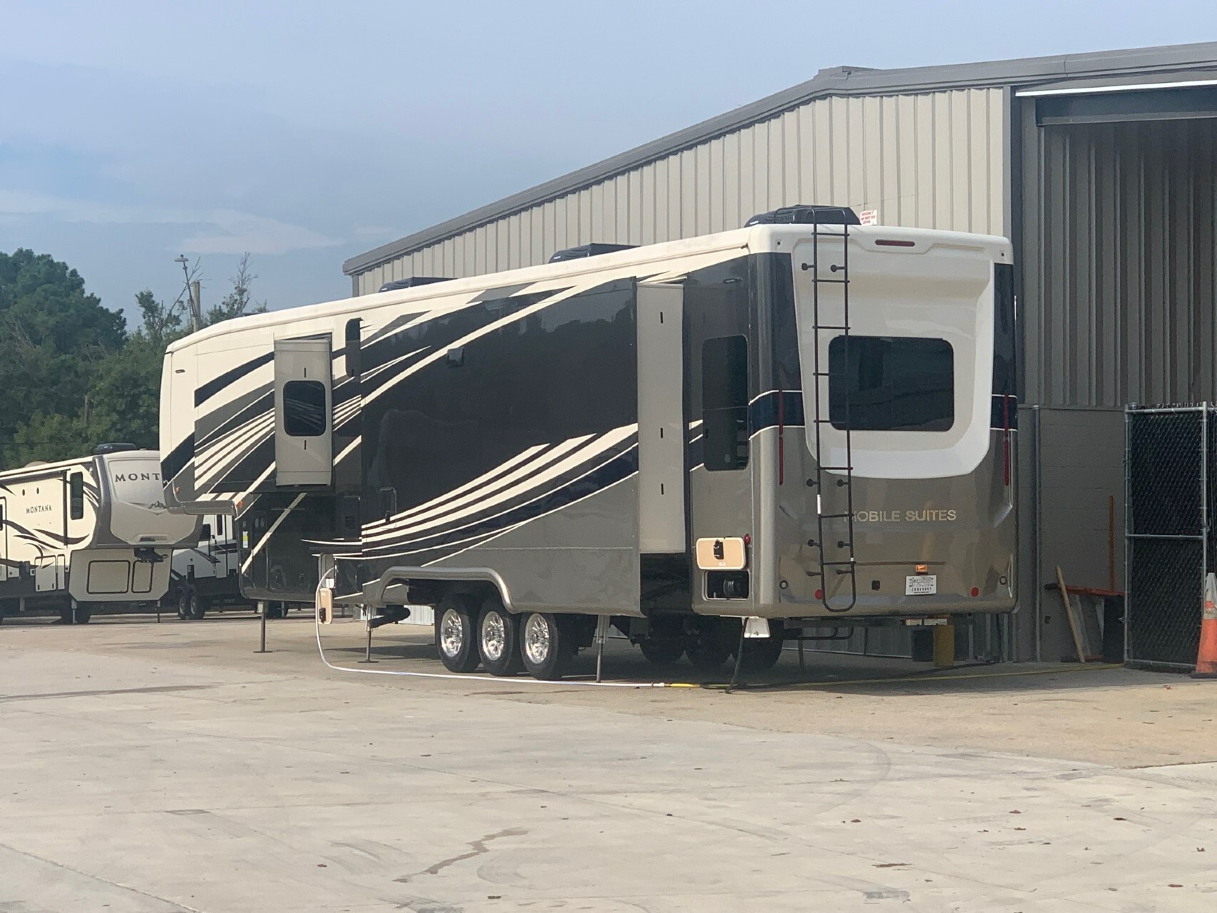 Used 2022 DRV Houston in Apache Junction, AZ - 5030855427 - RV Trader