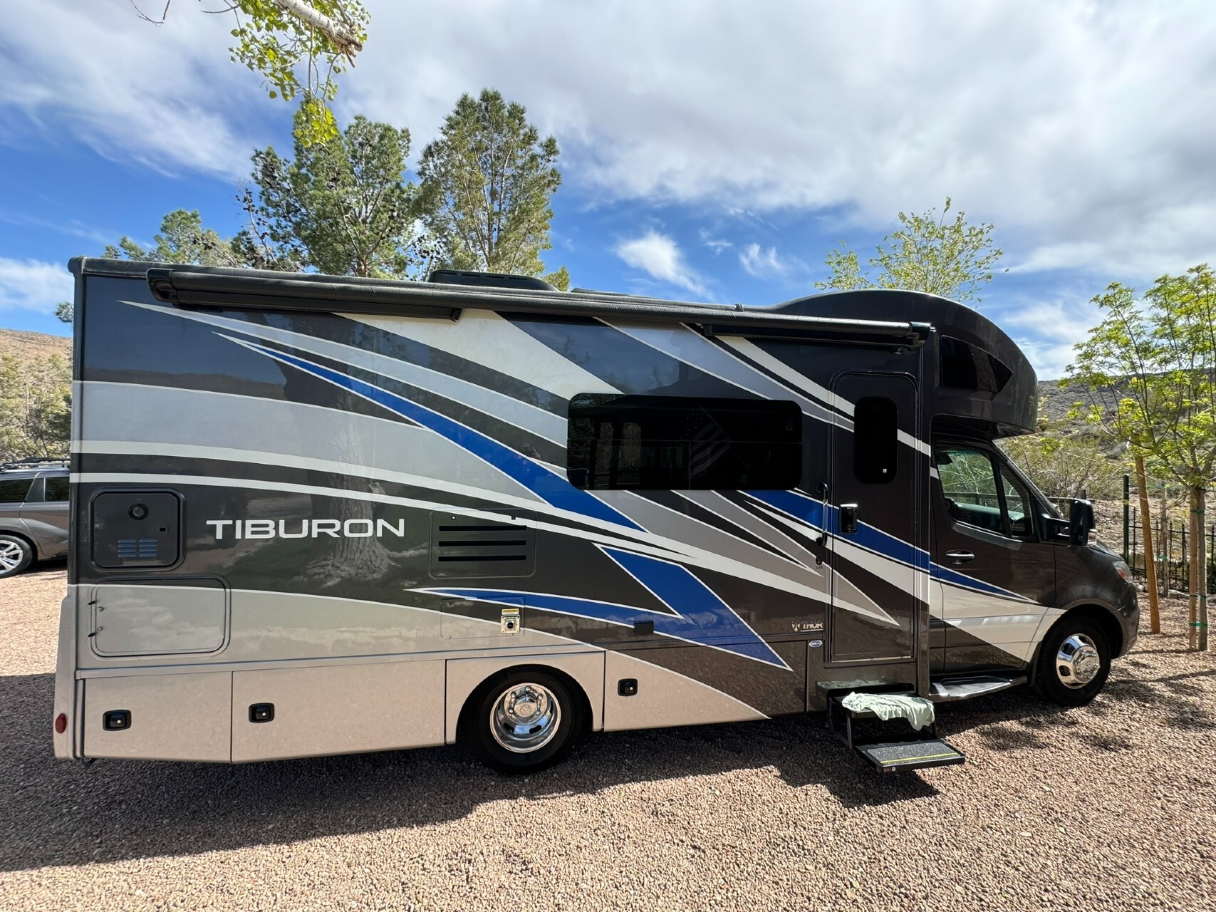 Blue Diamond, NV - 17' For Sale - Class C RVs - Class C Motorhomes - RV ...