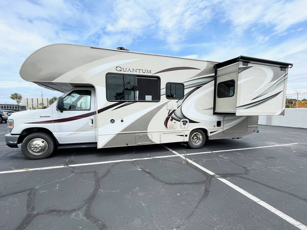 RS26 Quantum For Sale - Thor Motor Coach RVs - RV Trader